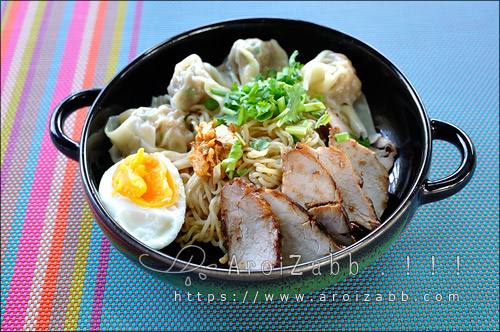 บะหมี่เกี๊ยวหมูแดง(แห้ง) แห้งๆ ติดคอ มีแถมน้ำซุป
