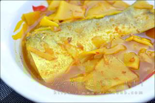 แกงเหลือง แกงส้มหน่อไม้ดองใส่ปลากุเลา - AroiZabb.!!!