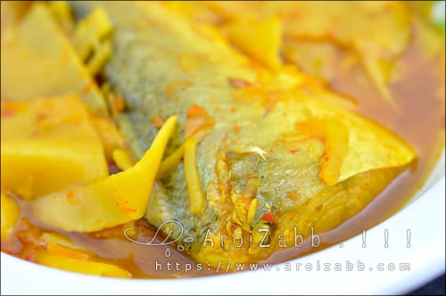 แกงเหลือง แกงส้มหน่อไม้ดองใส่ปลากุเลา - AroiZabb.!!!